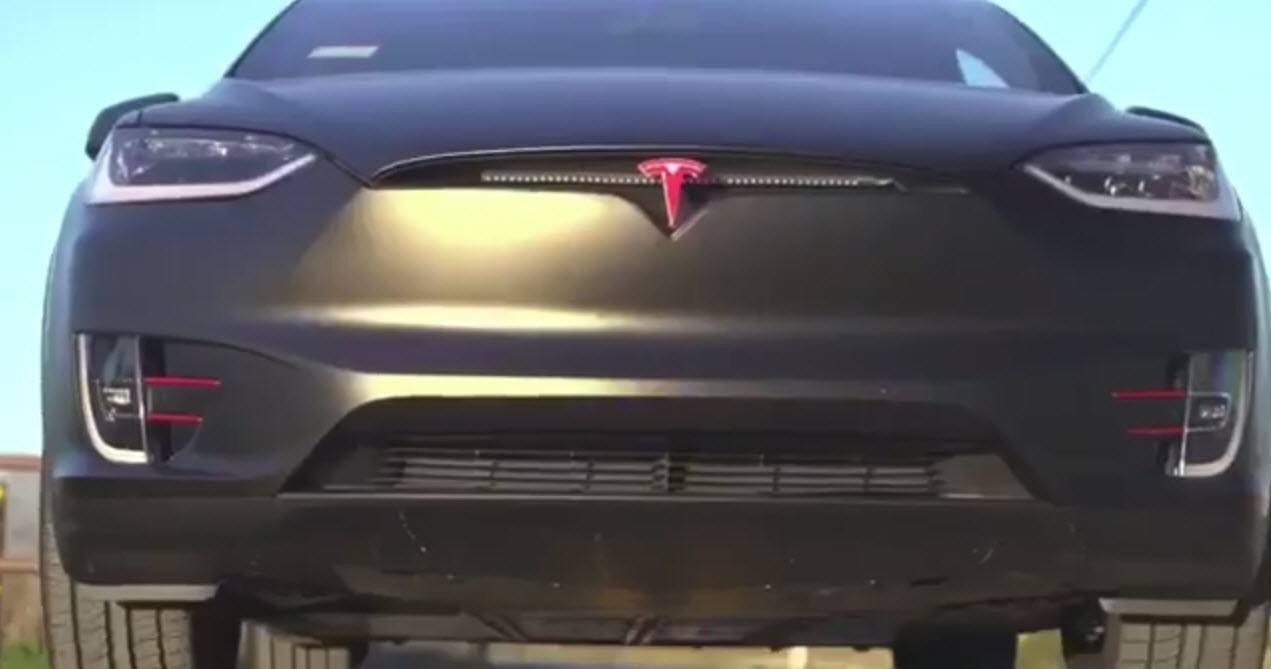 Espectacular Tesla Model X convertido en Kitt - El coche fantástico