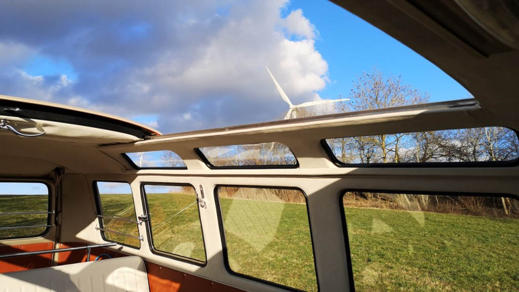 Volkswagen y eClassics convierten la T1 Samba Bus en e-BULLI eléctrica