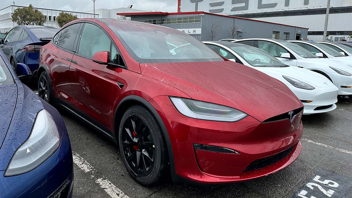 Comparativa del nuevo color Ultra Rojo vs Multicapa rojo de Tesla