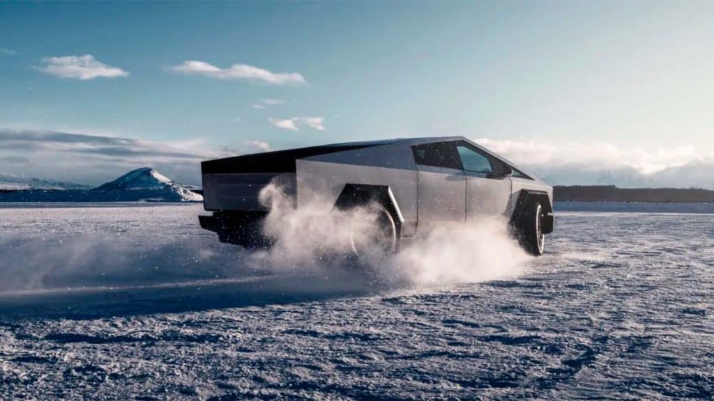 Cazada la Tesla Cybertruck probándose en el mar, ¿Flotará?