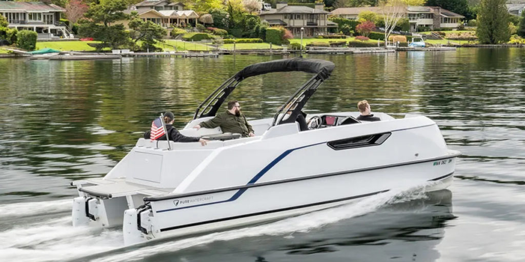 Pure Watercraft presenta un barco eléctrico con baterías de GM