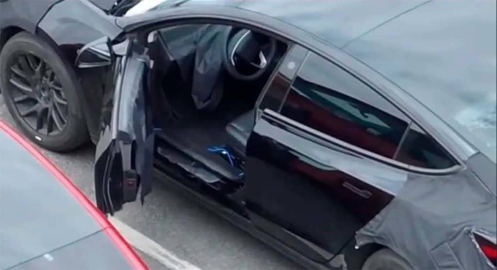 El nuevo Tesla Model 3 tendrá un nuevo volante. Mira la foto aquí