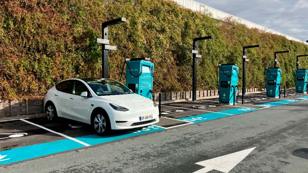 7 centros comerciales en España contarán con Electra Charge para ...