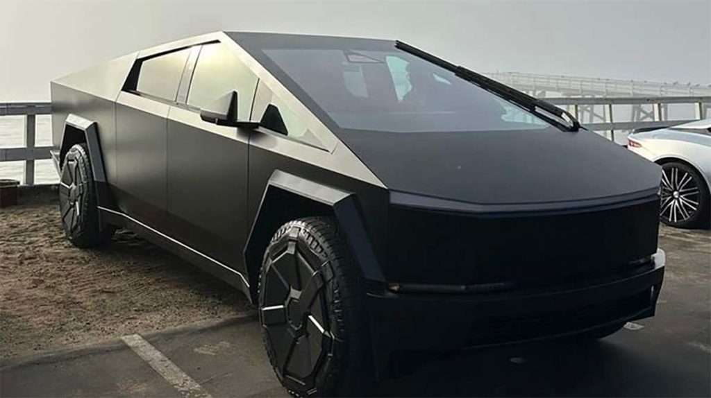 Tesla Cybertruck en negro mate ¿Cuál te gusta más?