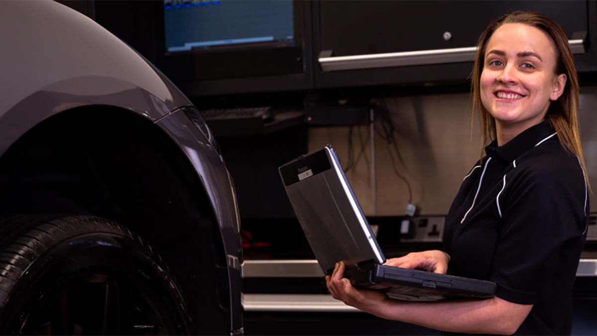 JLR prepara en tiempo récord a 20.000 empleados para la era eléctrica