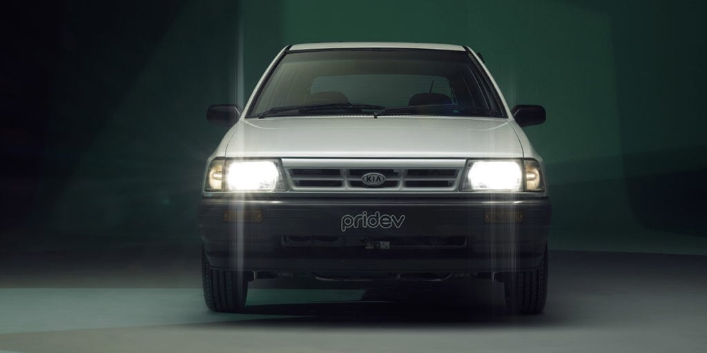 KIA celebra su 80º aniversario presentando el Pride EV Restomod