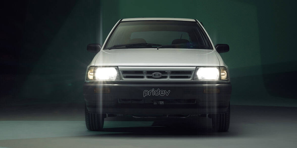 KIA celebra su 80º aniversario presentando el Pride EV Restomod