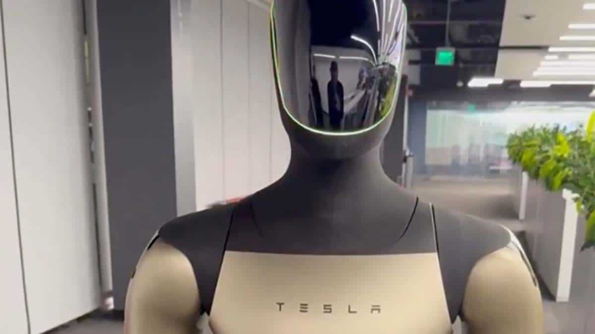 Tesla muestra lo que podría ser la nueva generación de Optimus con Grok ...