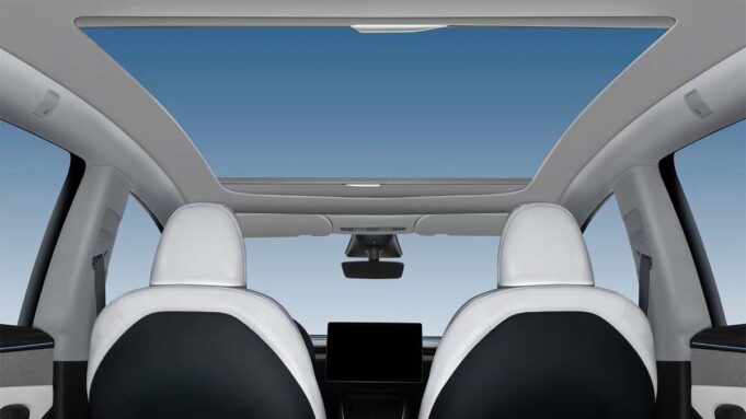 Tesla lanza un parasol retráctil oficial para el Model Y Juniper ...